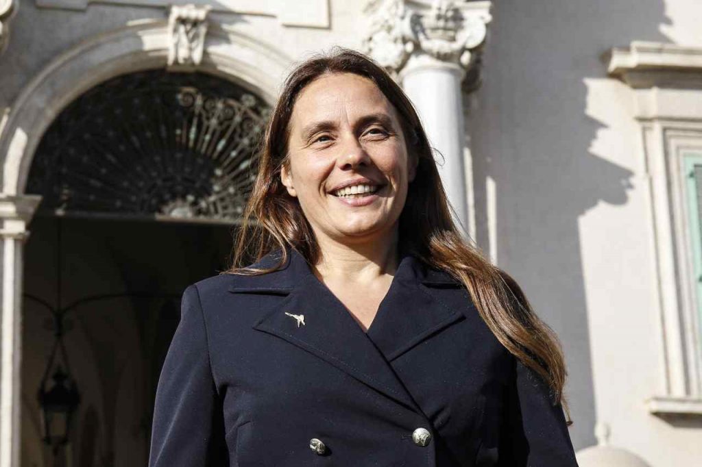 Alessandra Locatelli: la nuova Ministra della Disabilità, chi è e cosa ...