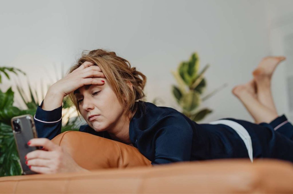 Smartphone, conviene ancora usarlo? Sta arrivando una bufera - SoloFinanza