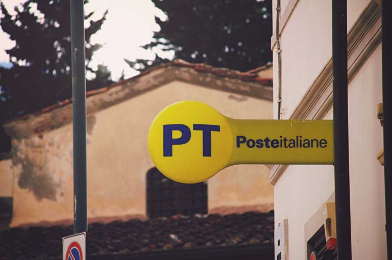 Poste Italiane, comunicazione urgente ai clienti: cosa sta succedendo ...