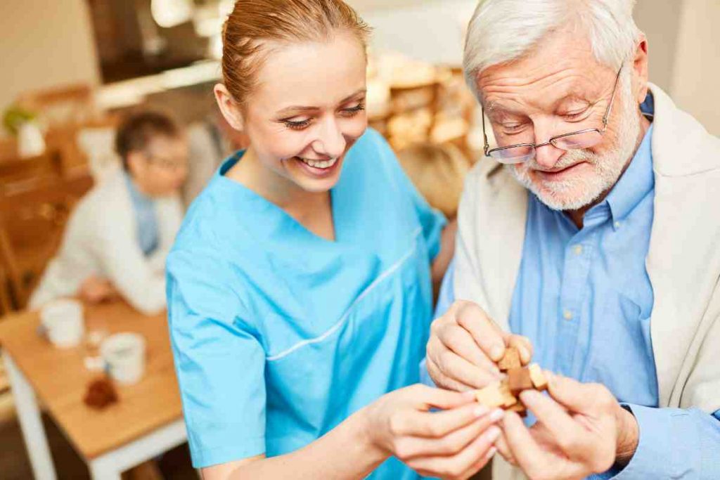 Alloggi assistiti per anziani, cosa sono e come ottenerli: la guida ...