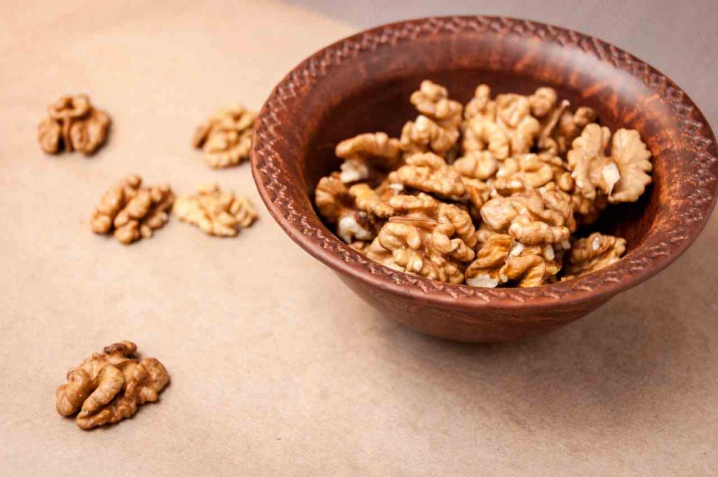 Noci, perché dovresti mangiarne un po’ ogni giorno: gli effetti sul ...